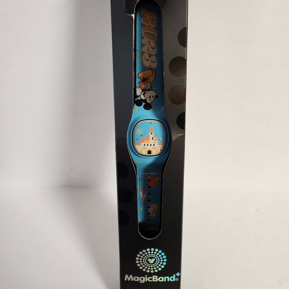 Disney | Accessories | 223 Disney Castle Magic Band Plus With Charging ...